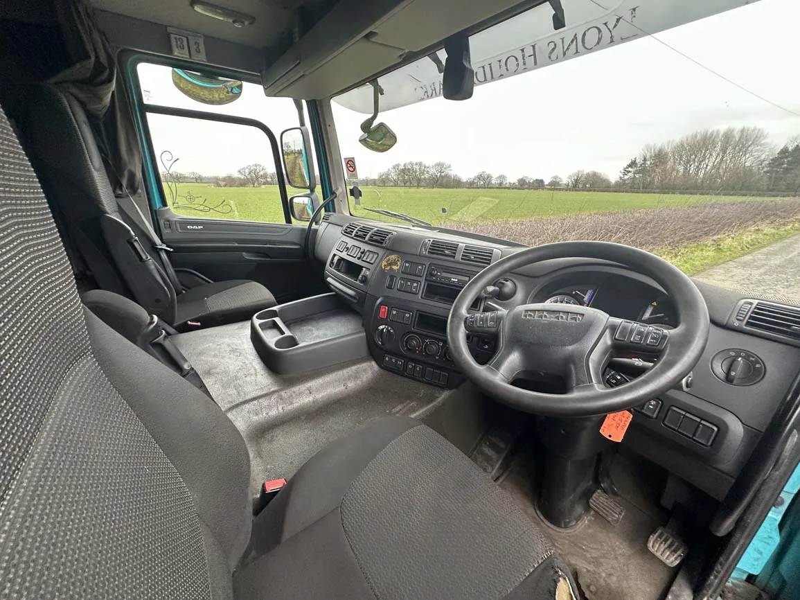 DAF CF 370 6 X 2 Sleeper Cab Flatbed - MK16FBA - Sotrex Limited