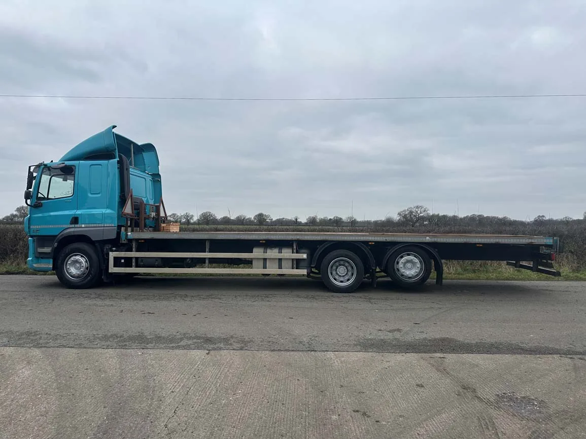 DAF CF 370 6 X 2 Sleeper Cab Flatbed - MK16FBA - Sotrex Limited